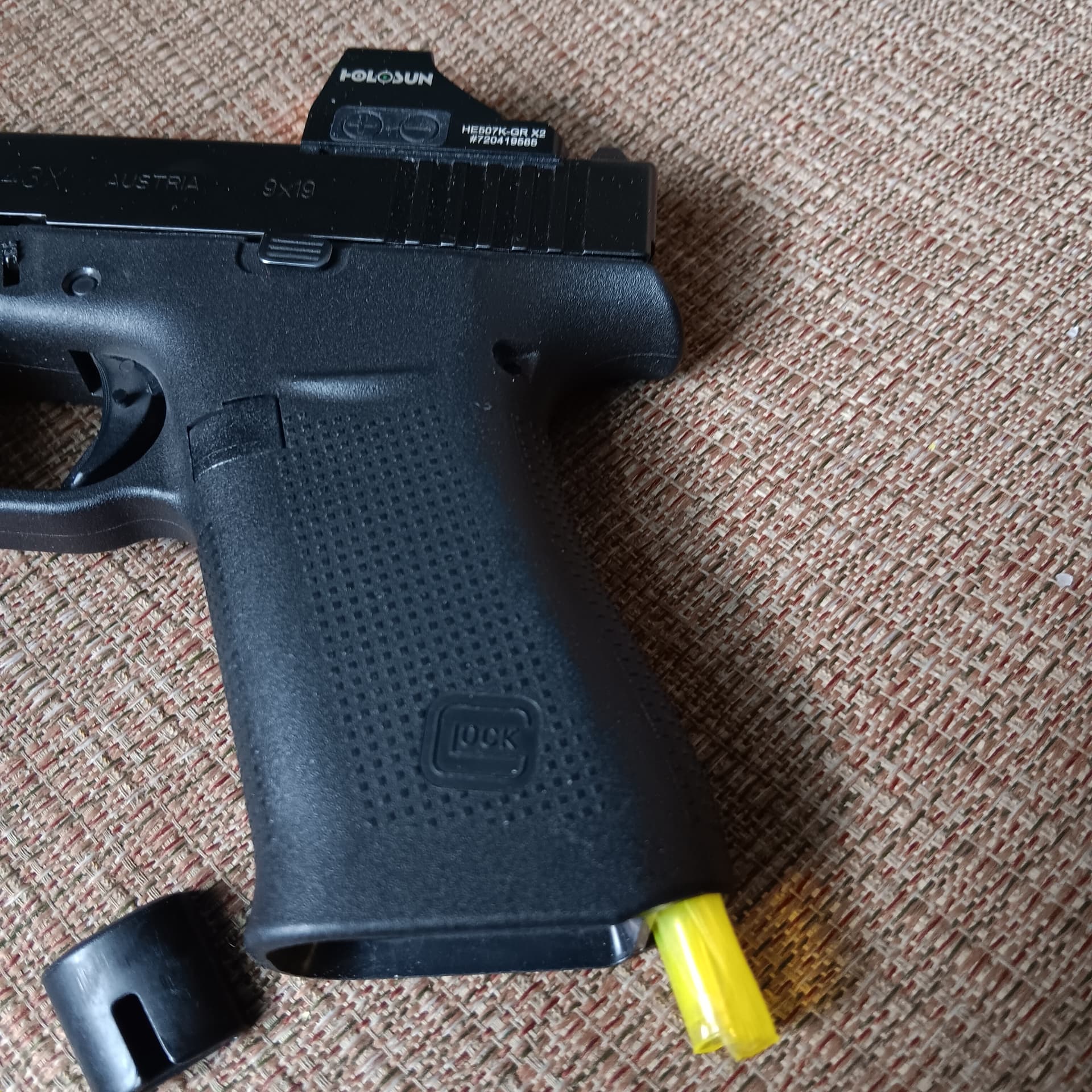 Screw fell out of optic battery compartment - Guns & Gear - USCCA Community