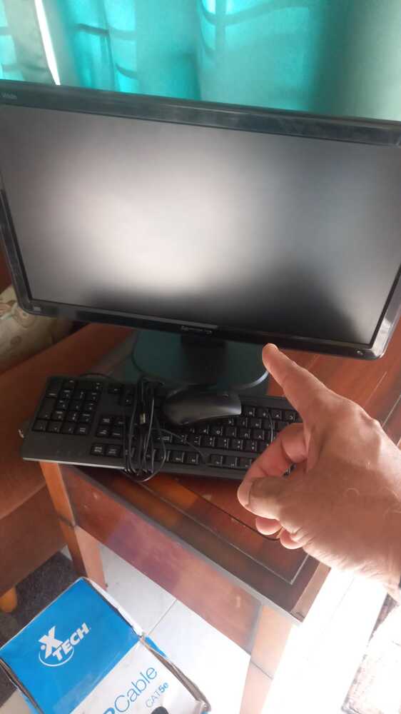 Windows 10 Screen has strange Transparent Box Overlay Desktop Icons ...