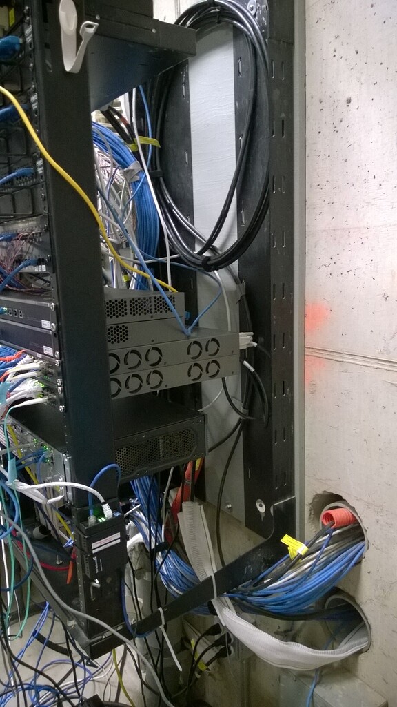 How To Best Clean Up a Server Room Cabling Mess? - Networking ...