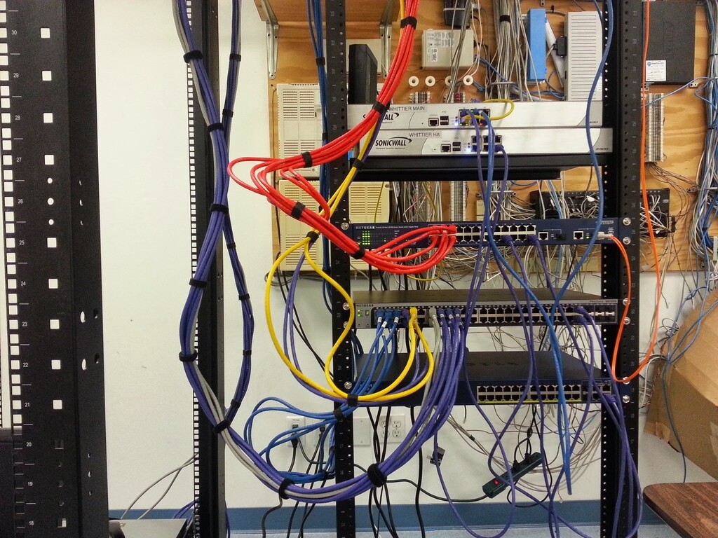 Horizontal and vertical cable management vs. "waterfall" - #24 by johnwhite - Networking ...