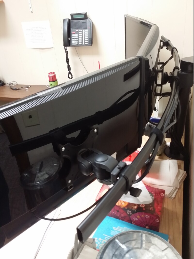 Triple Monitor Stand for curved 24" monitors - Hardware ...